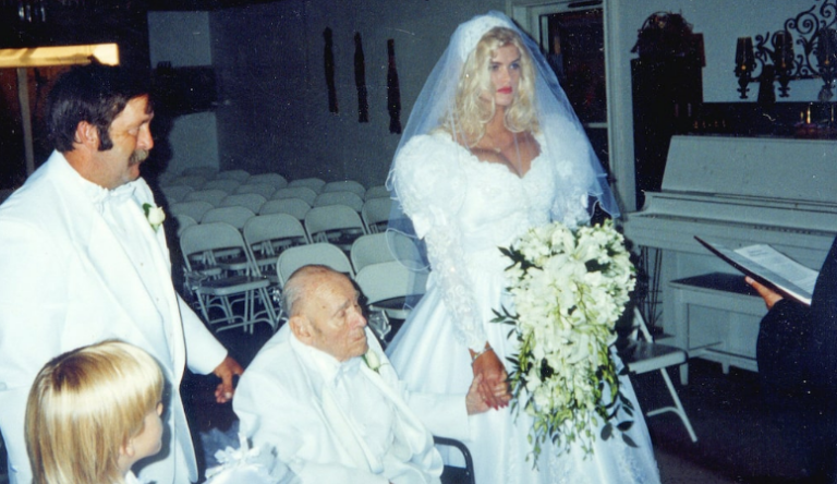 Anna Nicole Smith Gold Digger Extraordinaire - PYGear.com